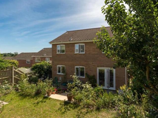 4 bedroom detached house for sale in Chestnut Hill, Eaton, Norwich, NR4