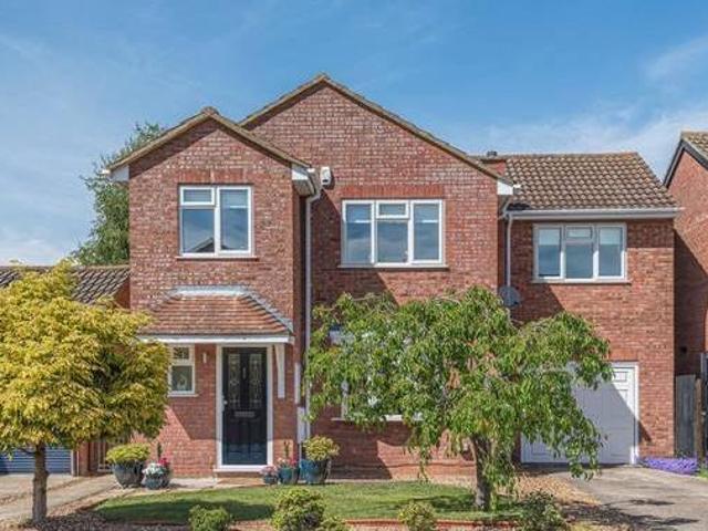 4 bedroom detached house for sale in Cheviot Close Flitwick MK45 MK45