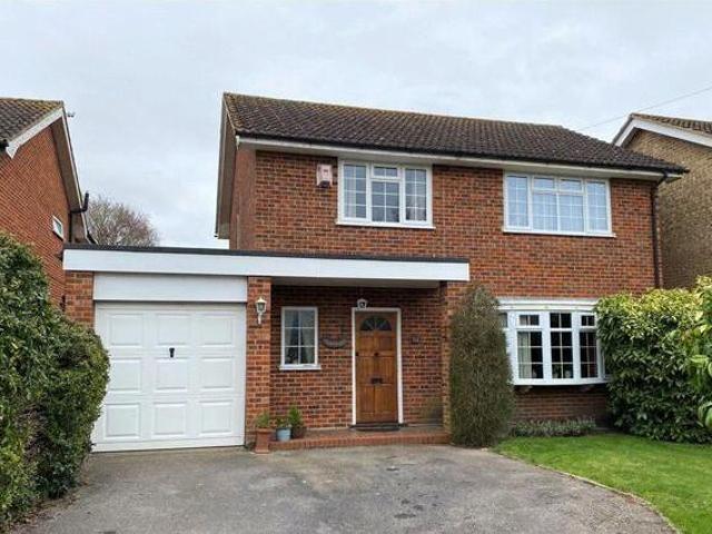 4 Bedroom Detached House For Sale In Chobham