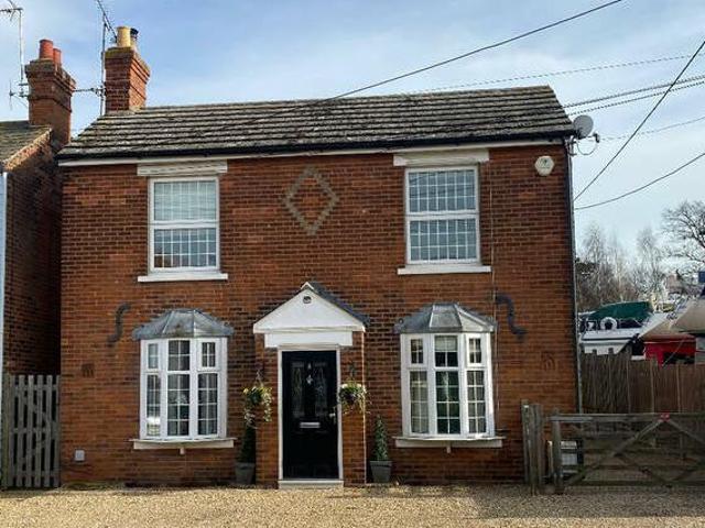 4 bedroom detached house for sale in City Road CO5