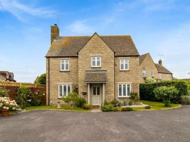 4 Bedroom Detached House For Sale In Cirencester, Gloucestershire