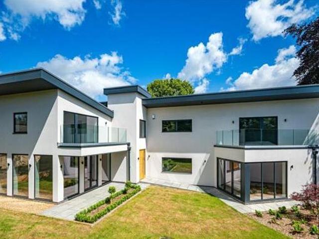 4 Bedroom Detached House For Sale In Cleckheaton, West Yorkshire