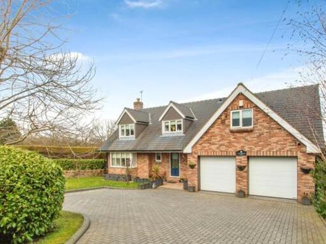 4 Bedroom Detached House For Sale In Cleckheaton, West Yorkshire