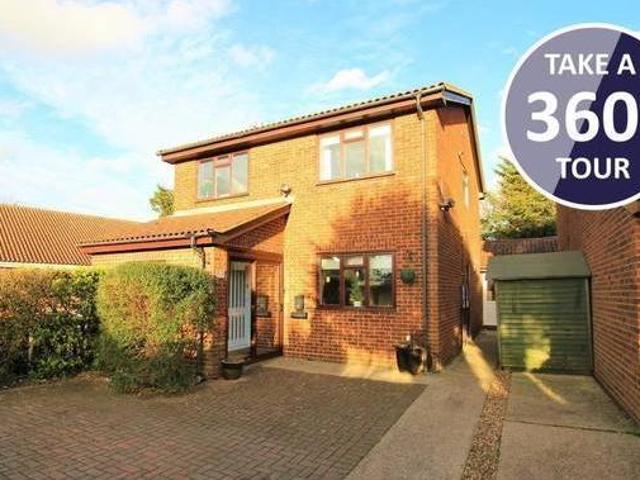 4 bedroom detached house for sale in Cleavers Walk Toddington Bedfordshire LU5 6EU LU5