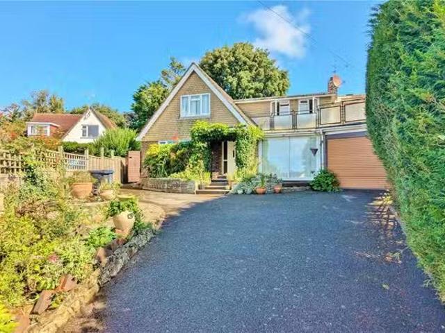 4 bedroom detached house for sale in Cleveland Close, Worthing.