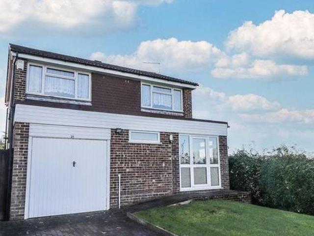 4 bedroom detached house for sale in Clinton Avenue Strood Rochester ME2 3TN ME2