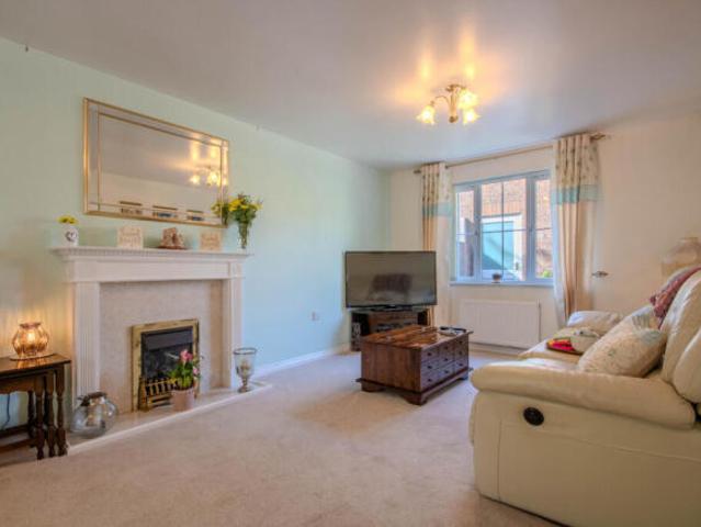 4 bedroom detached house for sale in Clos Nanteos, Cardiff, CF23