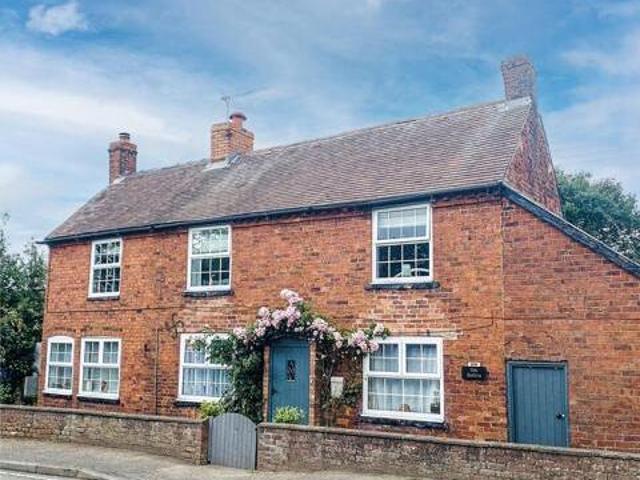 4 Bedroom Detached House For Sale In Clows Top