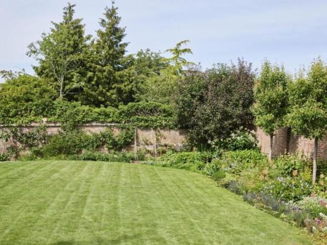 4 bedroom detached house for sale in Cranbrook, Kent, TN17