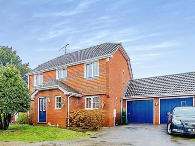 4 Bedroom Detached House For Sale In Crawley