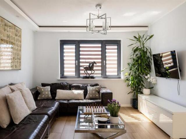 4 bedroom detached house for sale in Crescent Drive North, Brighton, BN2