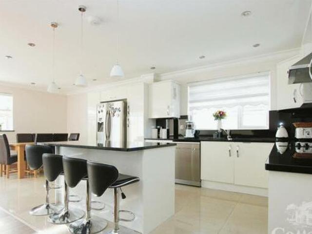 4 Bedroom Detached House For Sale In Crews Hill, Enfield
