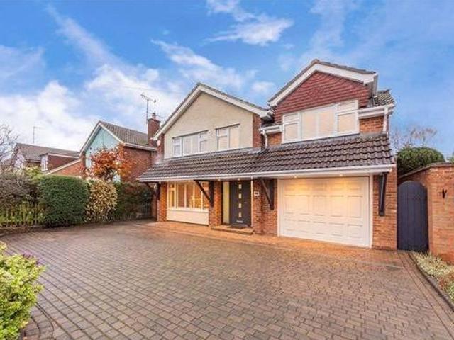 4 bedroom detached house for sale in Crockhamwell Road Woodley Reading RG5