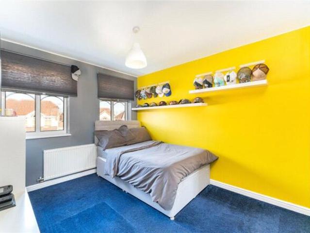 4 bedroom detached house for sale in Crompton Drive, Morley, Leeds, West Yorkshire, LS27