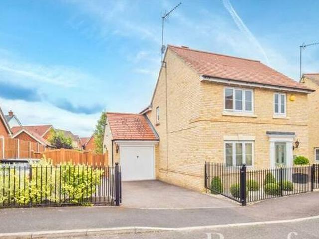 4 bedroom detached house for sale in Cromwell Road Flitch Green CM6