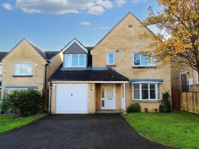 4 Bedroom Detached House For Sale In Crosland Hill, Huddersfield