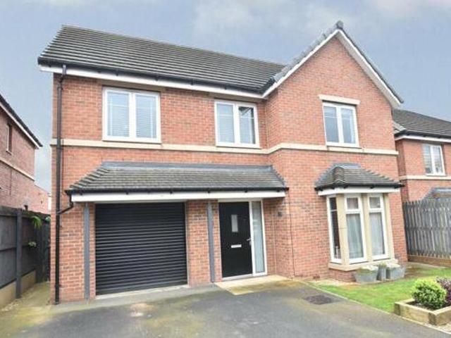 4 Bedroom Detached House For Sale In Crossgates, Leeds