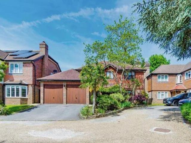 4 Bedroom Detached House For Sale In Croydon