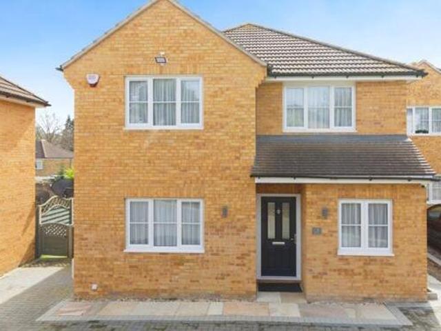 4 Bedroom Detached House For Sale In Croydon