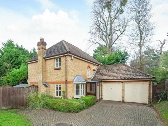 4 Bedroom Detached House For Sale In Croydon