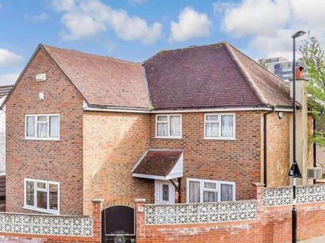 4 Bedroom Detached House For Sale In Croydon