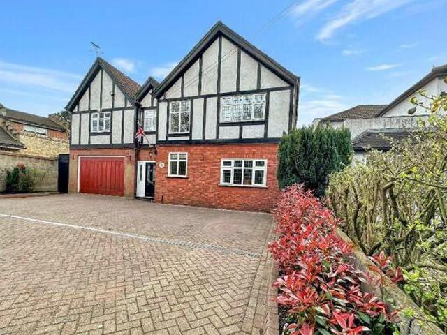4 Bedroom Detached House For Sale In Croydon, Surrey