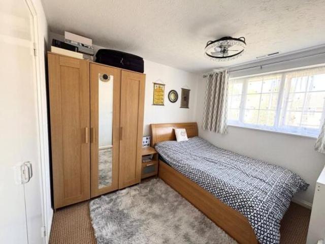 4 bedroom detached house for sale in Cumberland Avenue, GUILDFORD, GU2