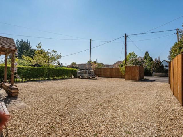 4 bedroom detached house for sale in Cumnor Road, Boars Hill, OX1