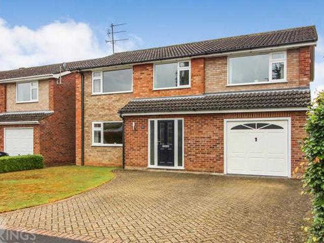 4 bedroom detached house for sale in Cypress Close Taverham Norwich NR8
