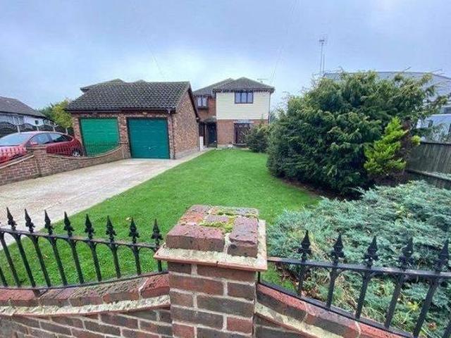 4 bedroom detached house for sale in a Marine Approach Canvey Island SS8