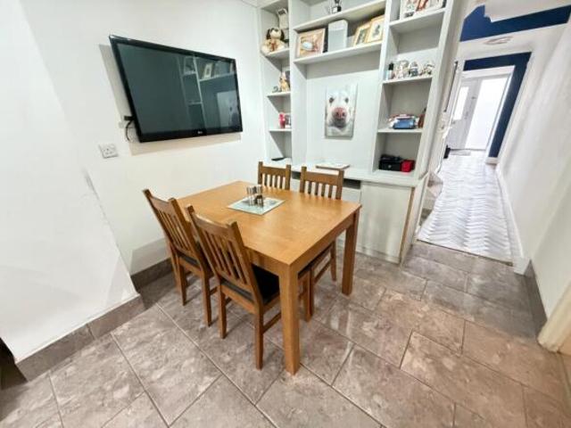 4 bedroom detached house for sale in Ames Close, Luton, LU3