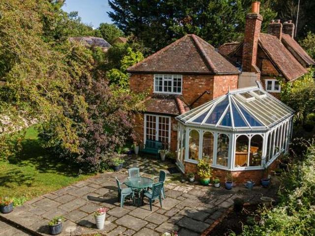 4 bedroom detached house for sale in Amersham Road, Chalfont S.