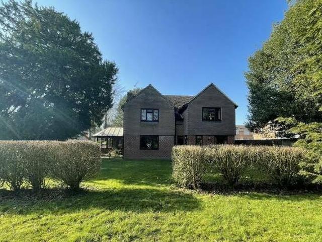 4 bedroom detached house for sale in Andrew Close Braintree CM7