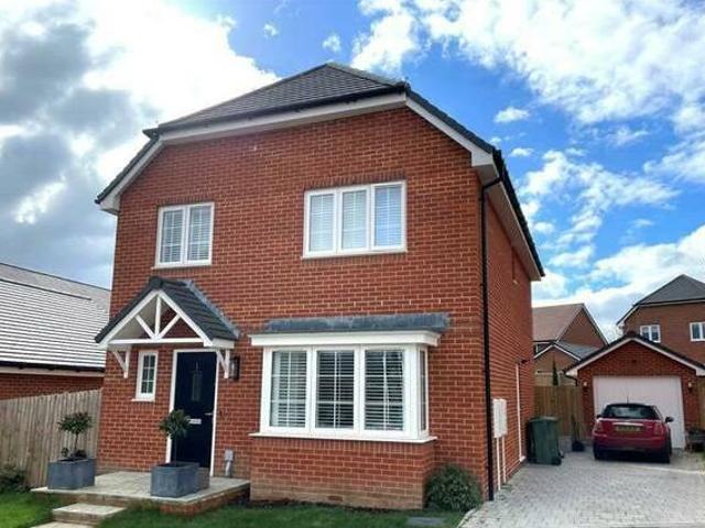 4 bedroom detached house for sale in Andrews Way Alton GU34