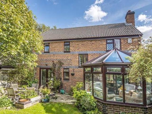 4 bedroom detached house for sale in Anson Close Marcham OX13