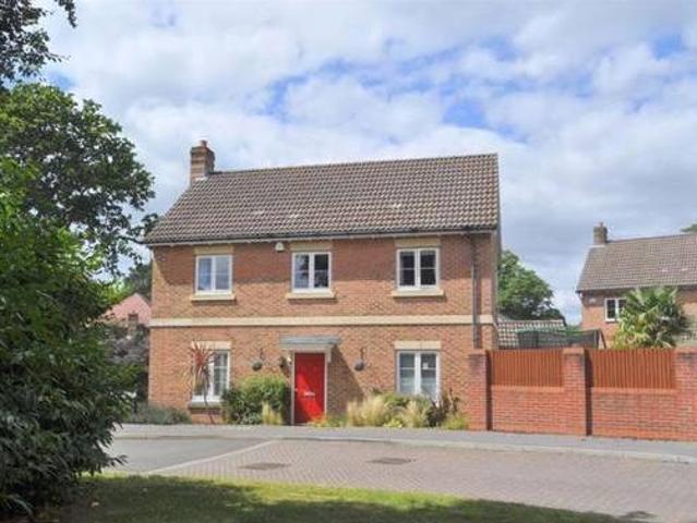 4 bedroom detached house for sale in Admirals Wood SO31