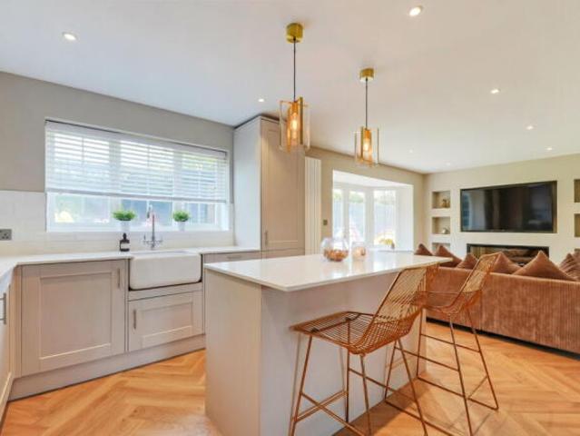 4 bedroom detached house for sale in Aintree Avenue, Eckington, S21