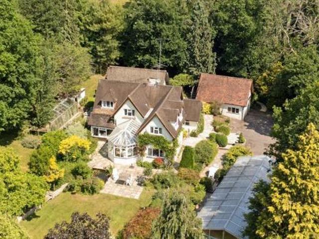 4 Bedroom Detached House For Sale In Alton, Hampshire