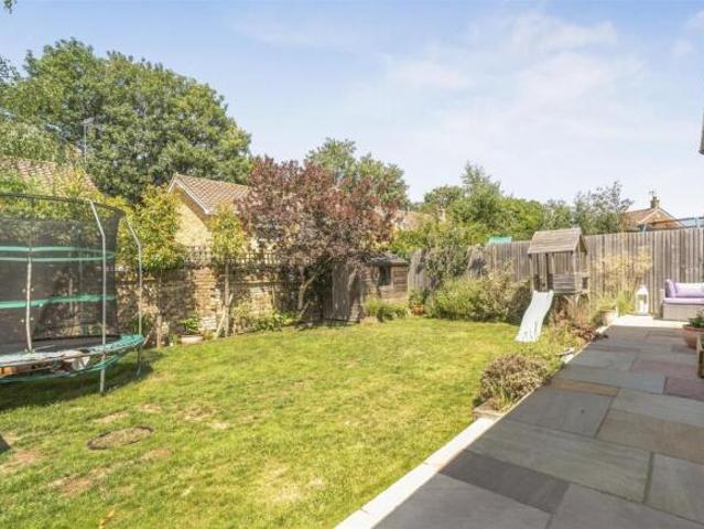 4 bedroom detached house for sale in Alvanbury Close, Maidstone, ME15