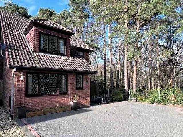 4 bedroom detached house for sale in Alder Close Woodlands Sandford Wareham BH20