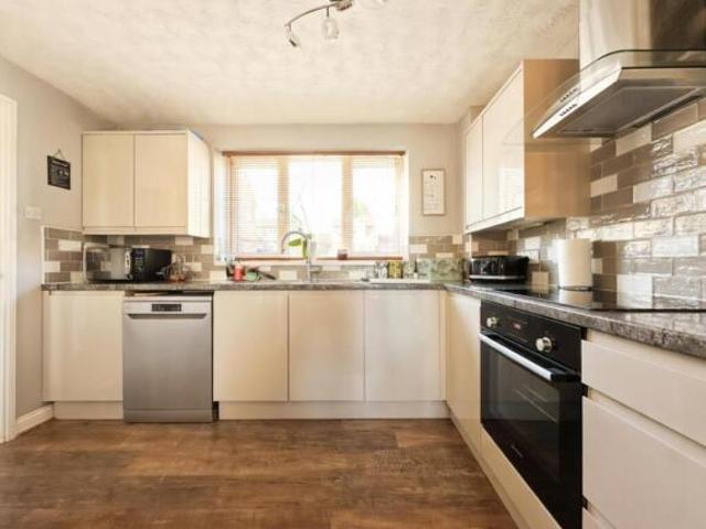 4 bedroom detached house for sale in Allard Close, Rectory Farm, Northampton NN3