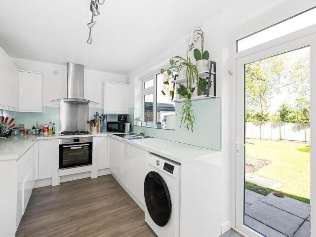 4 bedroom detached house for sale in Alleyn Park, Dulwich, London, SE21