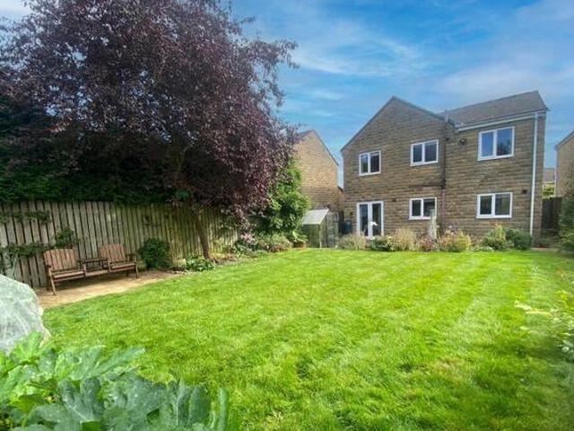 4 Bedroom Detached House For Sale In Almondbury