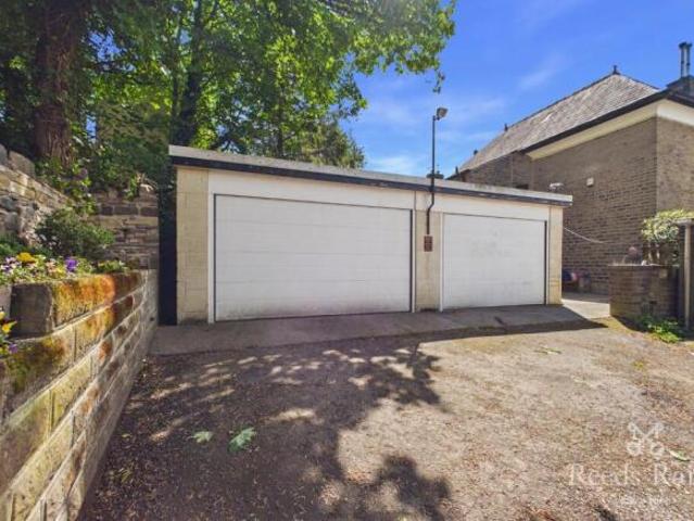 4 bedroom detached house for sale in Almondbury Bank, Huddersfield, West Yorkshire, HD5