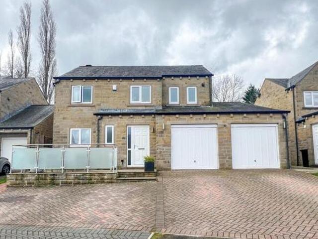 4 Bedroom Detached House For Sale In Almondbury, Huddersfield