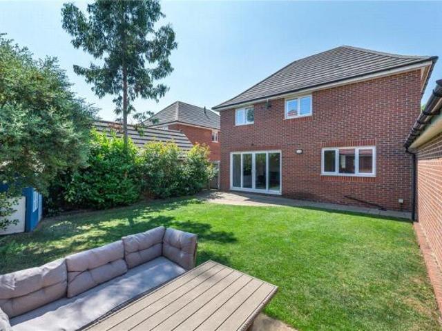 4 bedroom detached house for sale in Appleyard Lane, Morley, Leeds, West Yorkshire, LS27