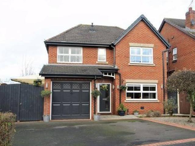 4 bedroom detached house for sale in Appleford Close Warrington Cheshire WA4