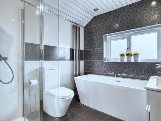 4 bedroom detached house for sale in Arthursdale Close, Scholes, Leeds, LS15