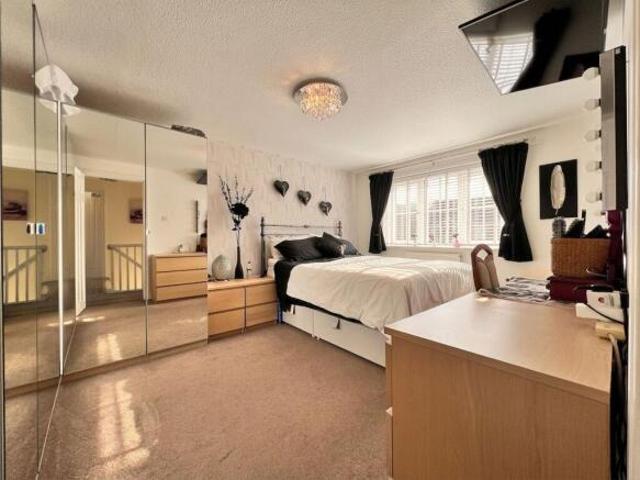 4 bedroom detached house for sale in Arlington Way, Huddersfield, HD5