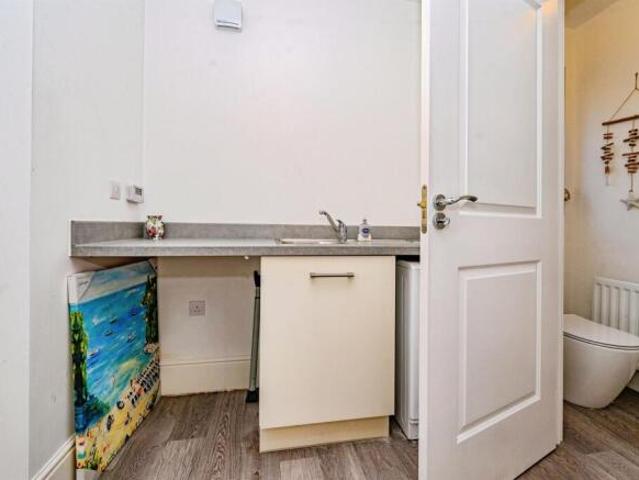 4 bedroom detached house for sale in Armstrong Road, Luton, LU2